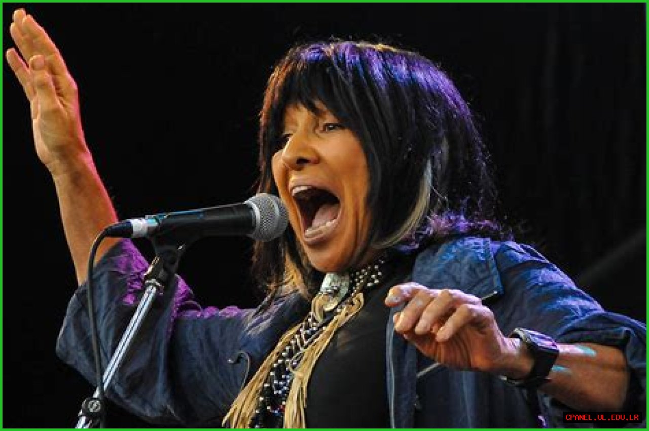 Where does Buffy Sainte-Marie live? Know about her Parents, Son and Sister